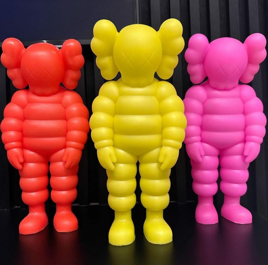 פסל KAWS - La Boheme - לה בוהם